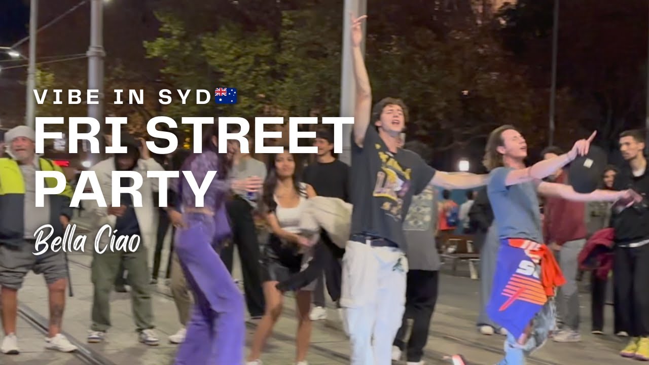 Friday Street Party in Sydney 🇦🇺 Crowds Singing & Dancing Bella Ciao ...