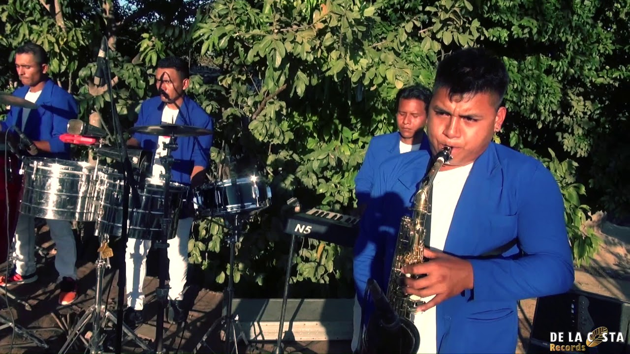 Ivan Lozano y su impacto Caliente - cumbias - YouTube