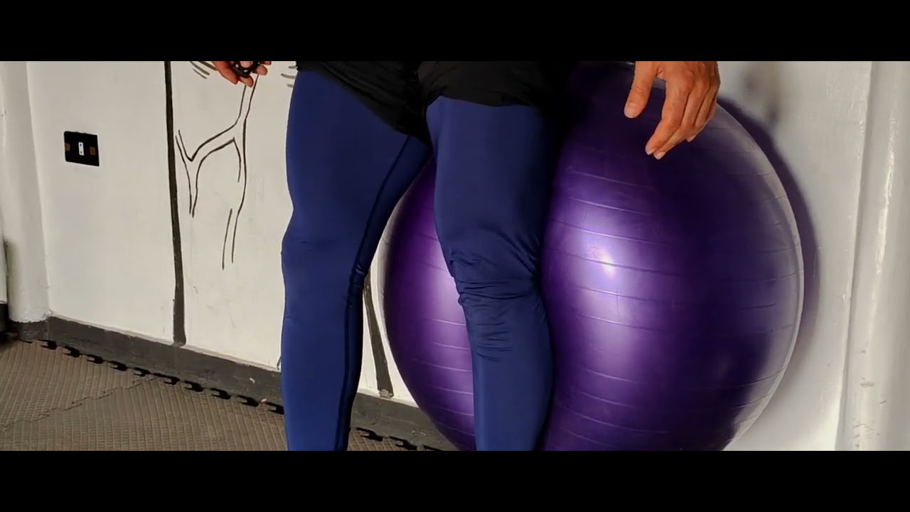 Single Quads Squeeze Stability Ball - YouTube