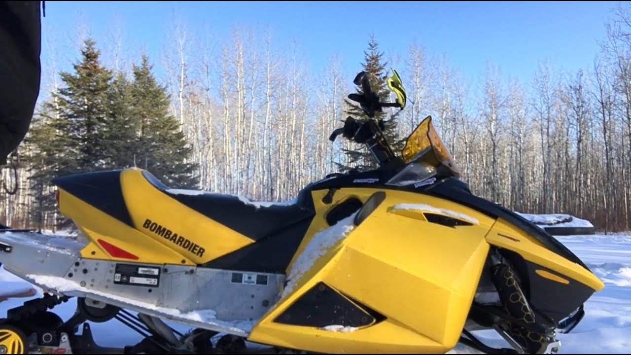 -30 cold start 2003 skidoo MXZ rev 600ho - YouTube