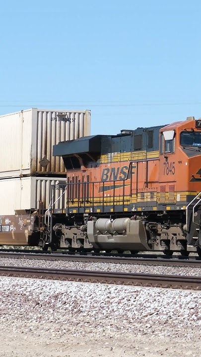 RAILFANNING SHORTS BNSF 7543 EB MP 740 NEEDLES SUB 10-6-2023 #train #railfaning #railroad - YouTube