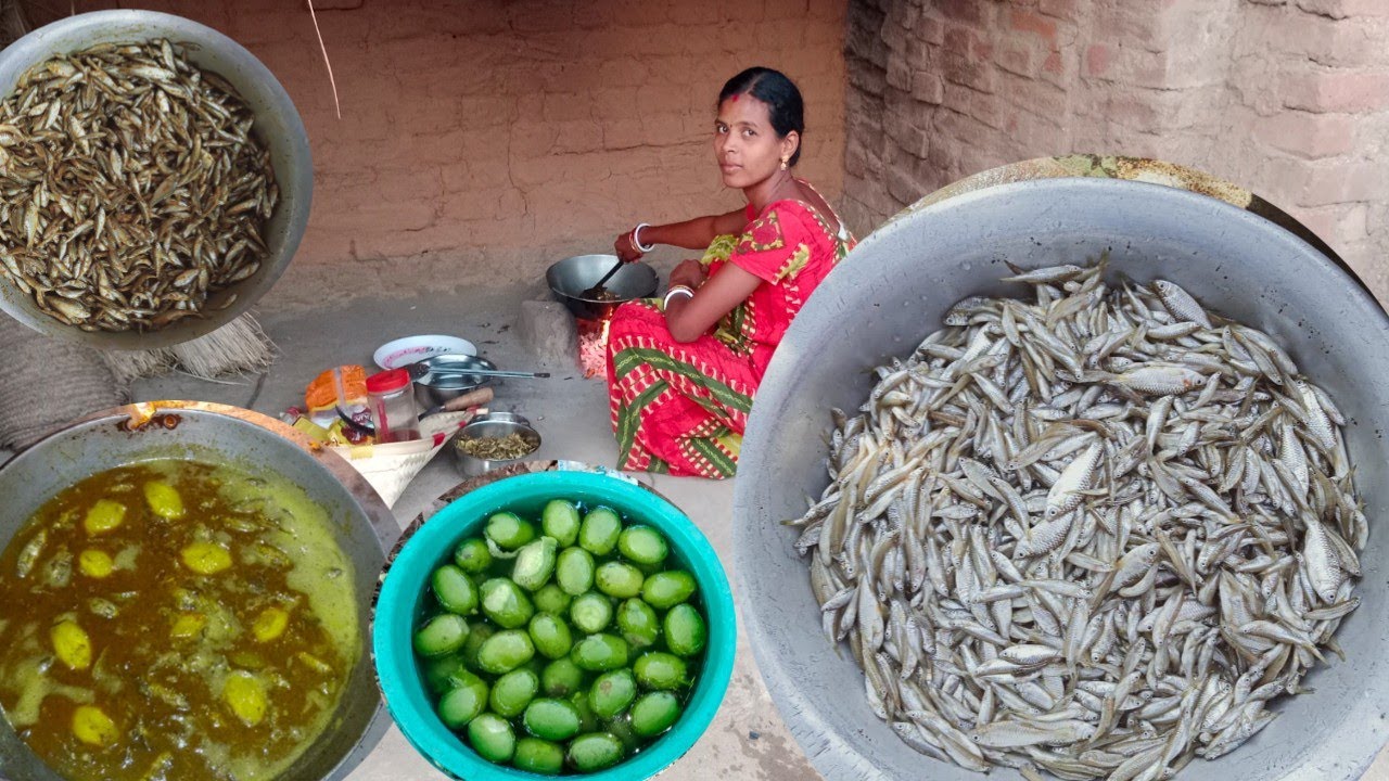 Small Fish Curry With Aambada In Tribal Style/Tribe People Cooking ...