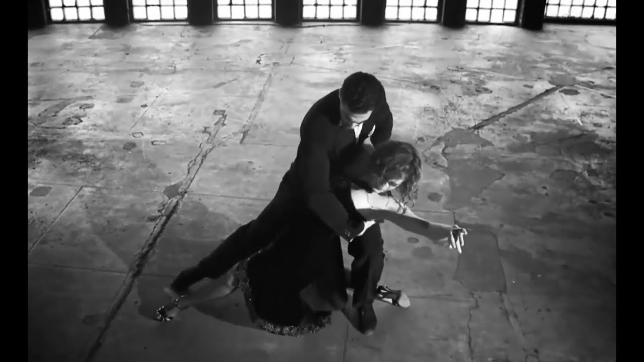 Leonard Cohen - Dance me to the end of love - YouTube