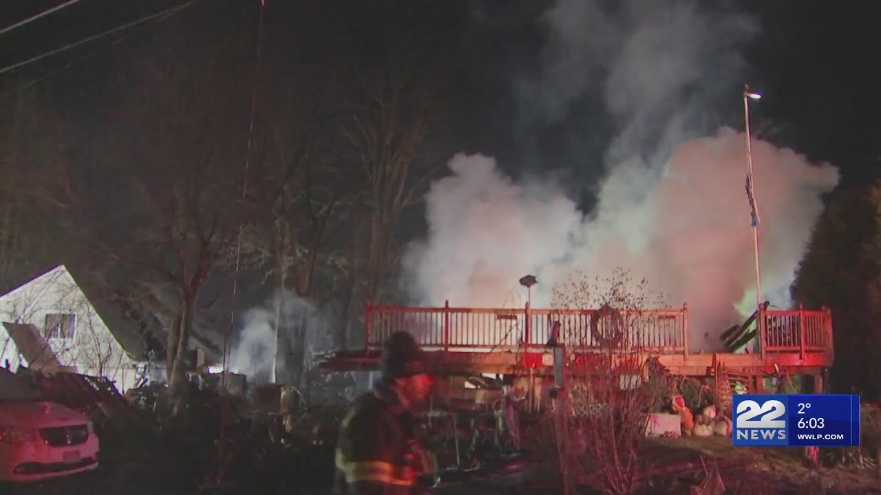 Fire destroys two Spencer homes days before Christmas - YouTube