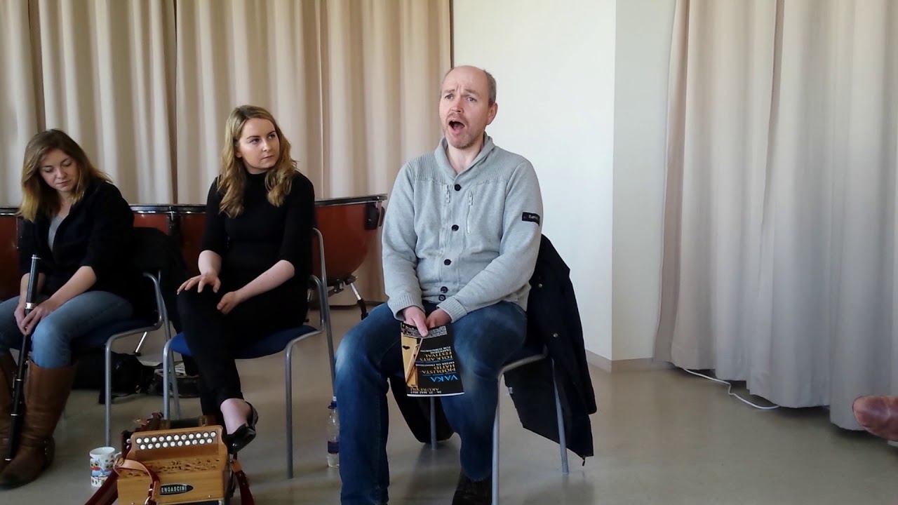 Scottish Gaelic folk song - Gillebrìde MacMillan - YouTube