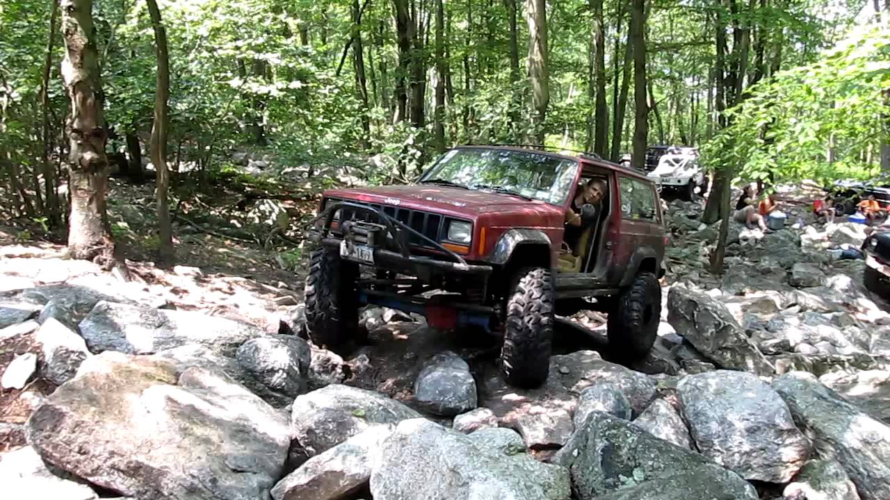 Lifted Jeep Cherokee XJ Rock Crawling - Cemetery Red Line at Rausch ...