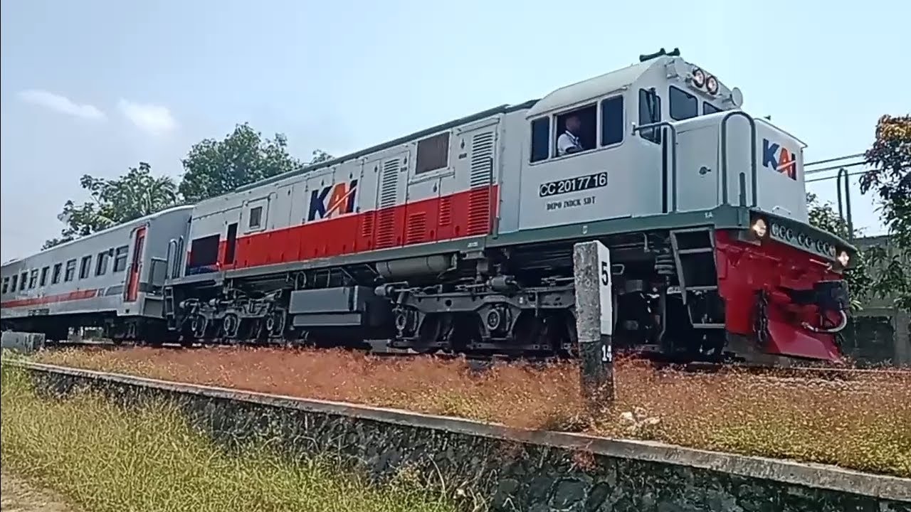 KA 161 JOGLOSEMARKERTO BERANGKAT DARI ST SLAWI DENGAN LOKOMOTIF CC 201 ...