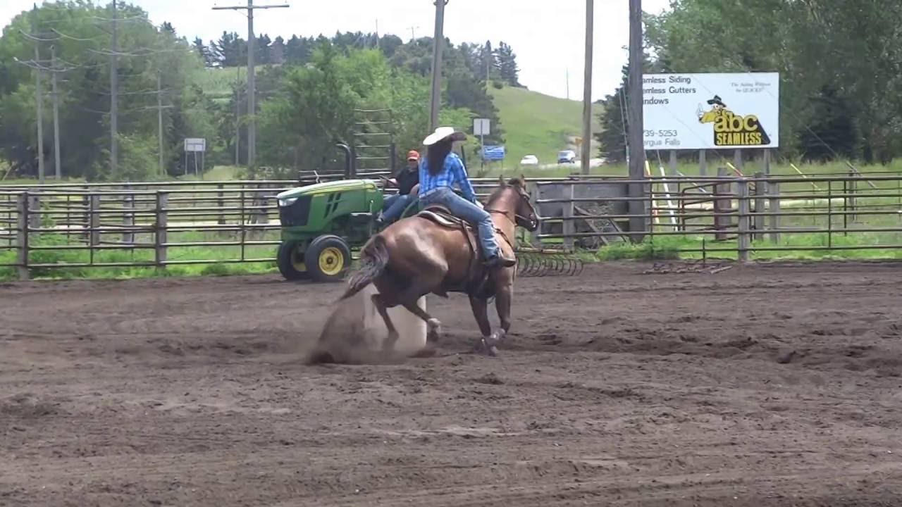 Jumping Figure 8 WSCA Fergus Falls - YouTube