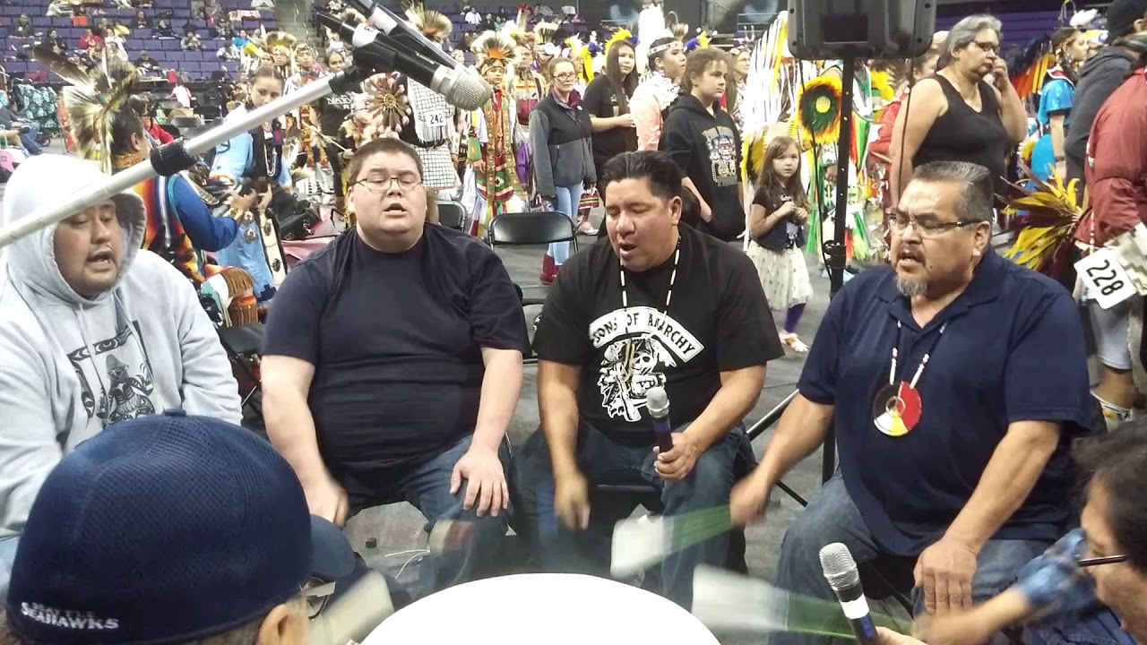 White Eagle Singers at 2018 UW Spring Pow Wow. - YouTube