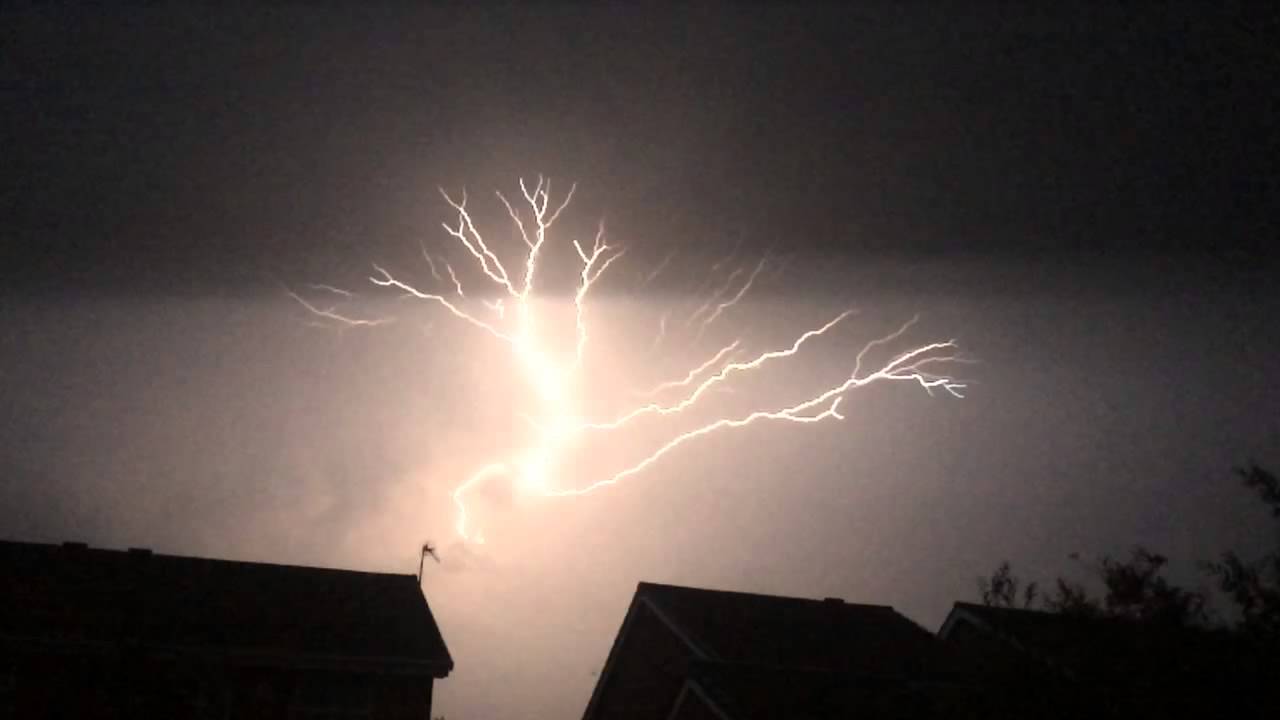 Crazy lightning ⚡️⚡️Preston UK - YouTube
