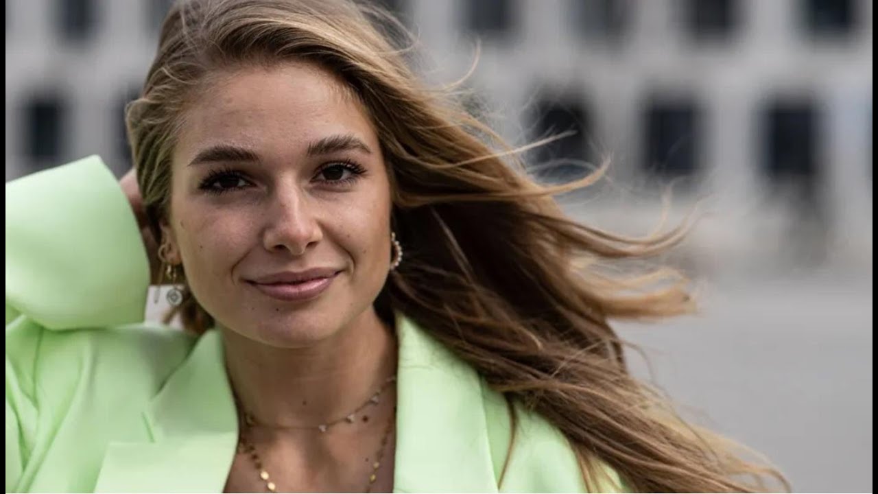 Lola Weippert zeigt ihren sportlichen Körper im Bikini【Nachricht】 - YouTube