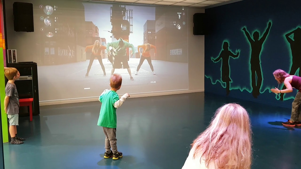 Center Parc Les trois forêts Playoke - YouTube