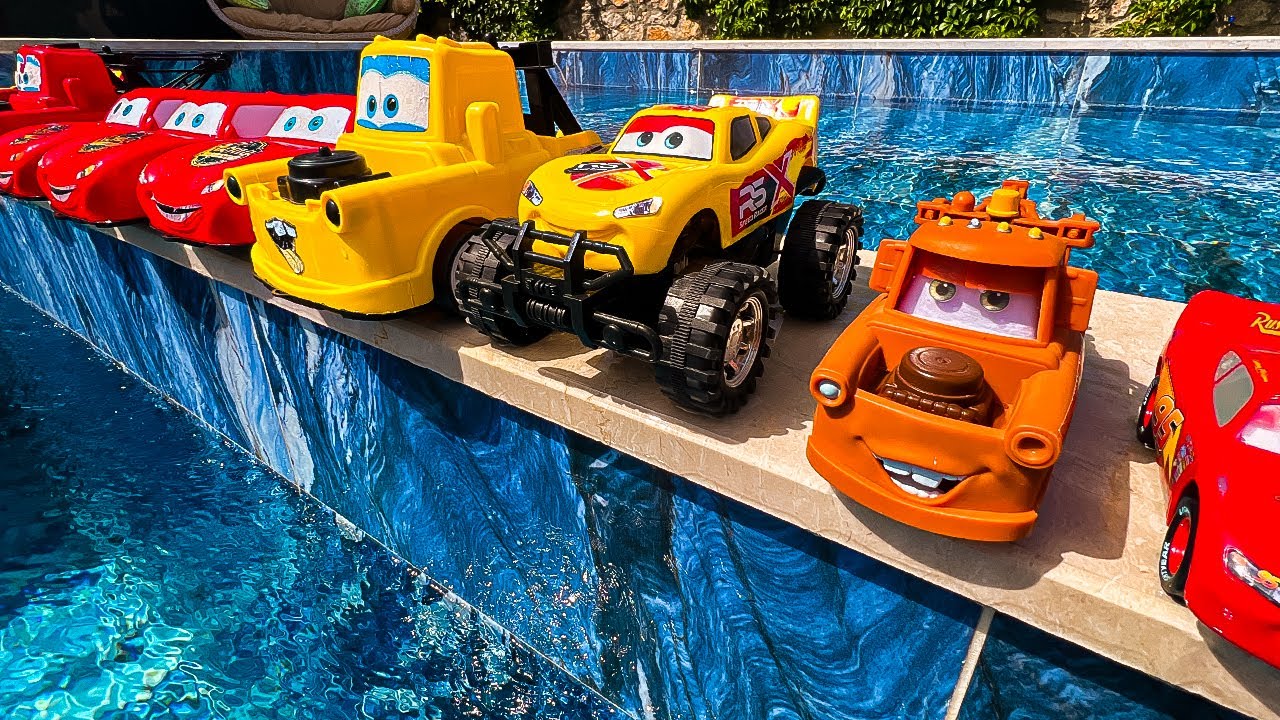 Disney Pixar Cars falling into deep pool, Lightning McQueen, Tow Mater ...