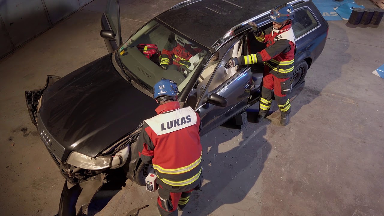 Door Removal Spreading Hinges #VEHICLE EXTRICATION THE NEXT GENERATION ...