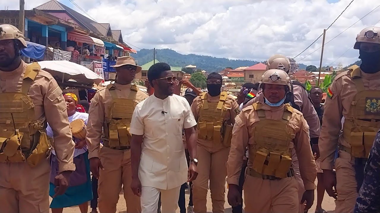 Market Women, Sweet Ladies Reactions as Cheddar Shakes The Street of ...