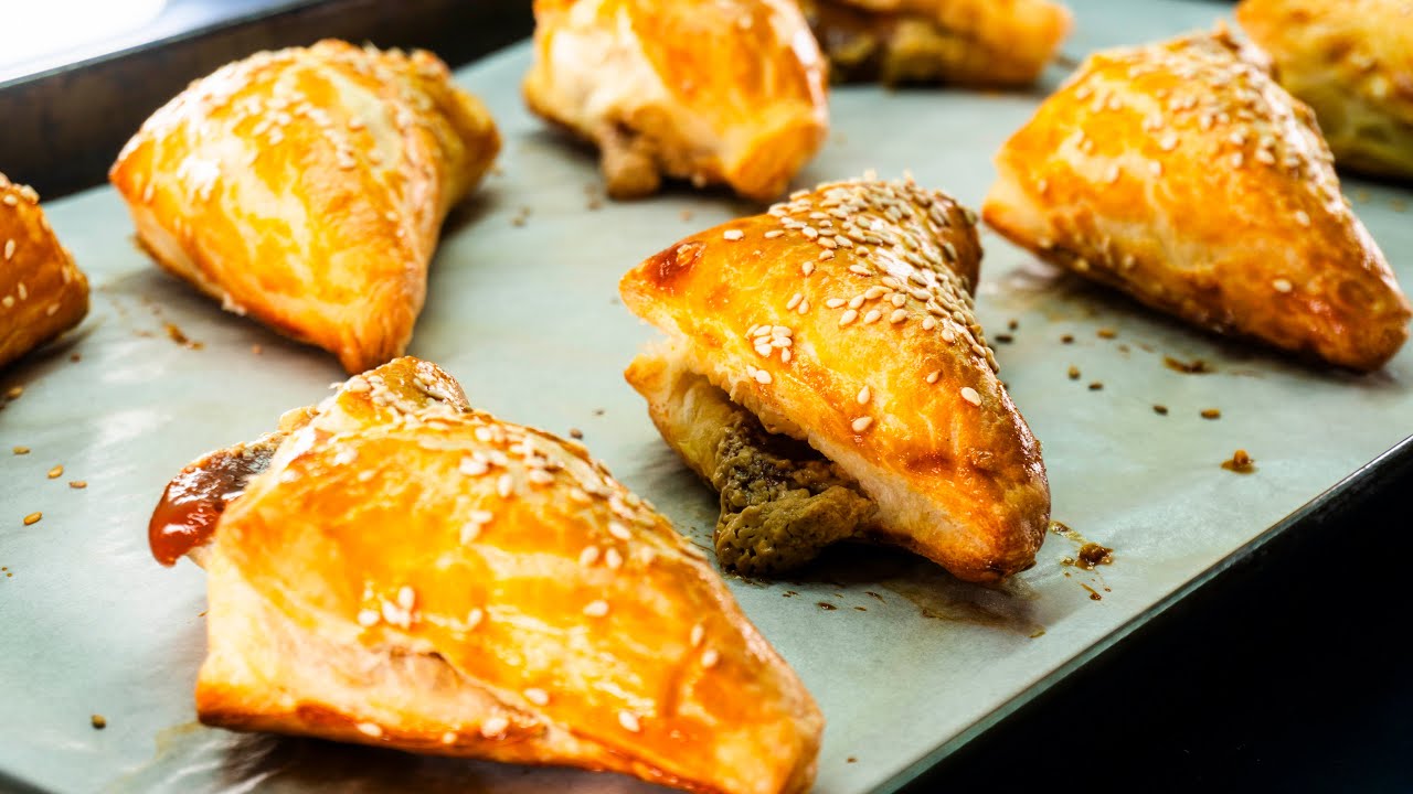Peanut and caramel triangle made from puff pastry - YouTube