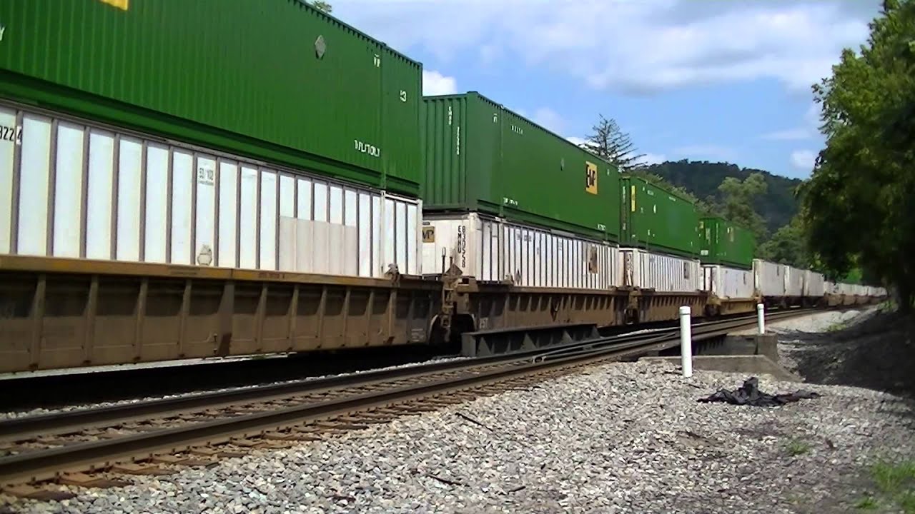 Dash 9 Leading NS 201 TOFC COFC - YouTube