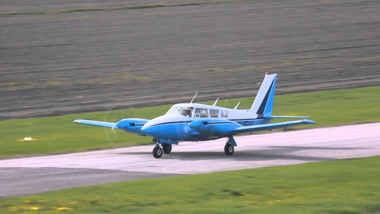 [HD] Piper PA-30 Twin Comanche Takeoff CSU3 - YouTube