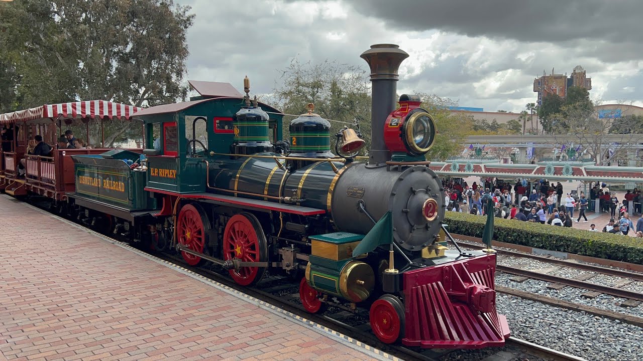 Disneyland Railroad EP Ripley pulling into the Station. - YouTube