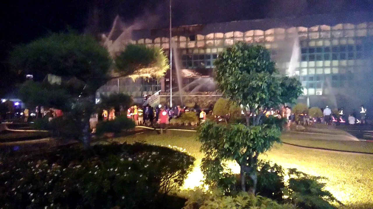 Kebakaran di korem alun alun kapuas pontianak - YouTube