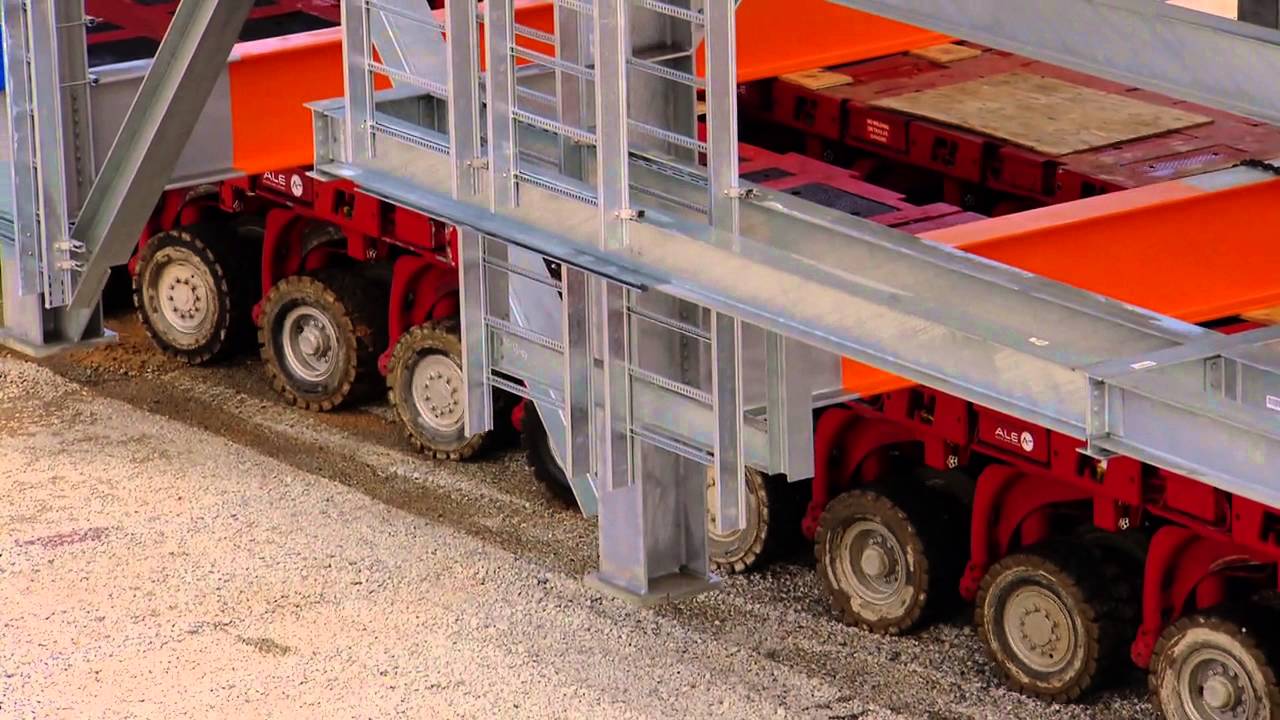 Bechtel Gladstone: APLNG Moving a module - YouTube