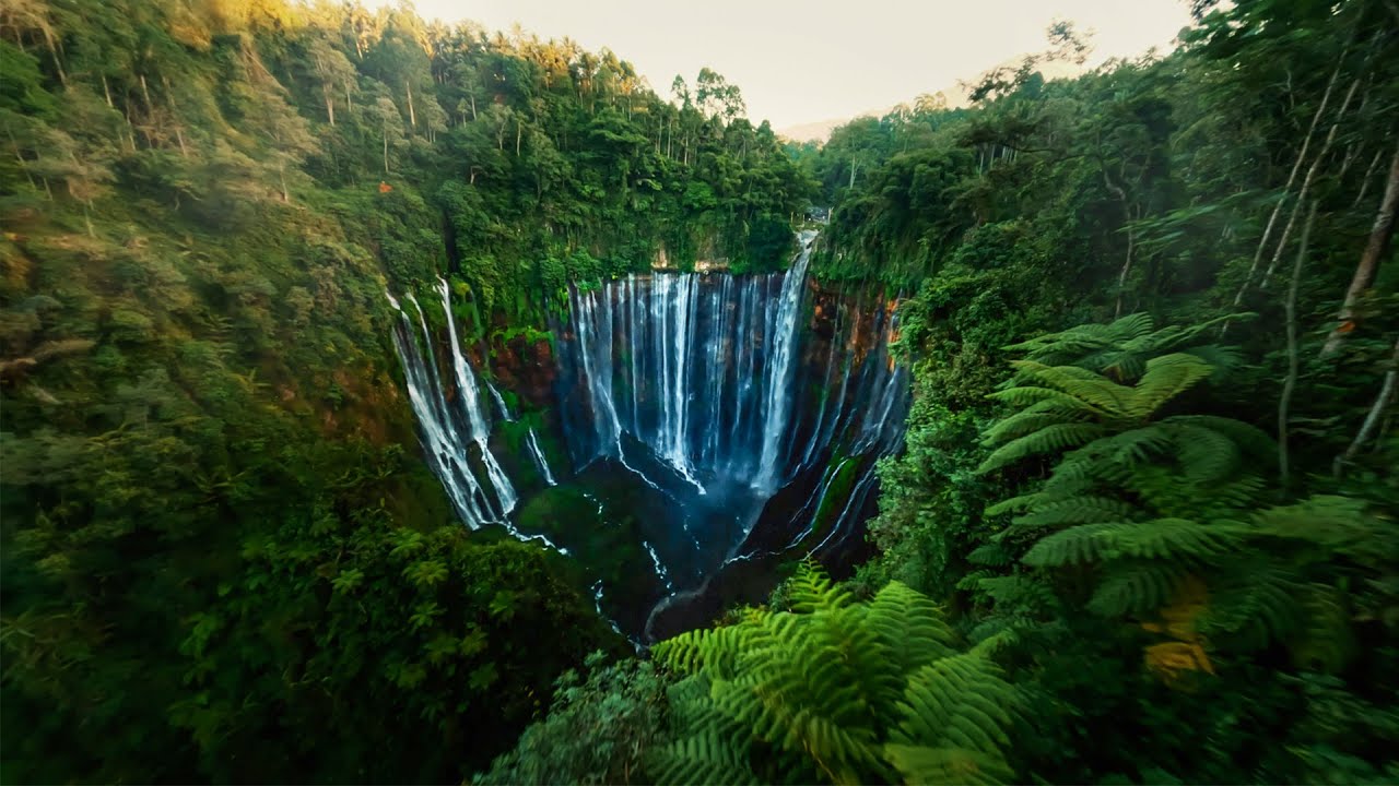 FPV Into a Waterfall - UNCUT FLIGHT || Waterproof FPV Drone GoPro [4K ...