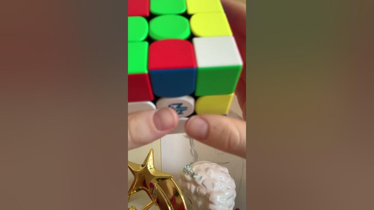 How to solve the first layer of a 3x3 Rubix cube - YouTube