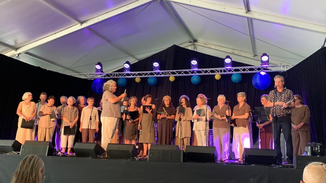 The Sydney Women’s Vocal Orchestra - Country Gardens - YouTube