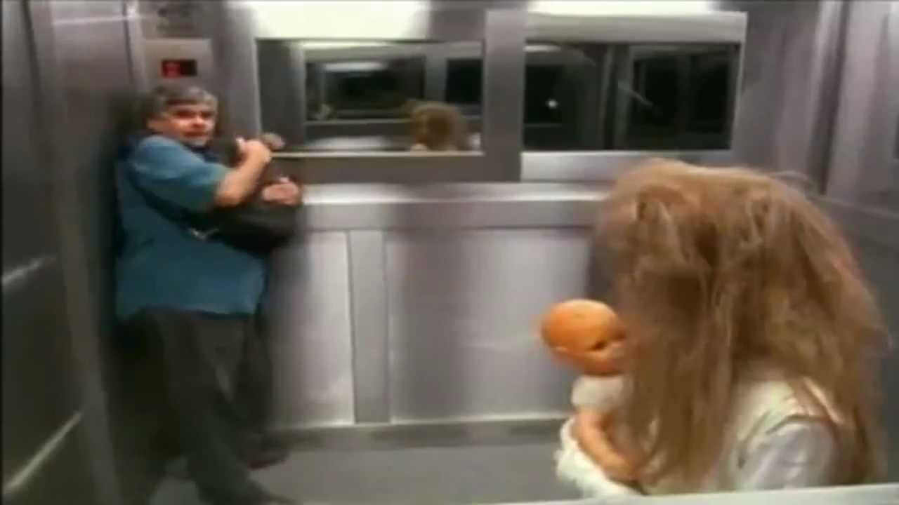 Programa Silvio Santos Pegadinha Menina Fantasma no Elevador - YouTube