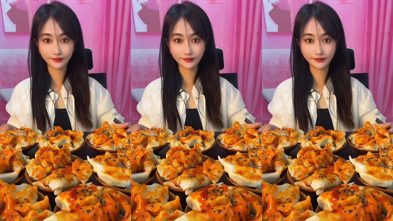 Delicious Dim sum with sweet sauce! It's very good. - YouTube