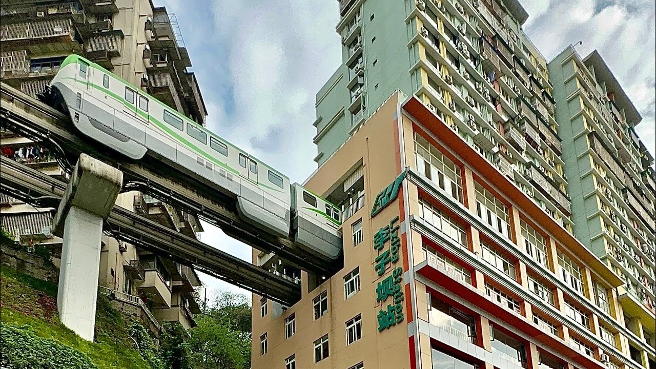 Liziba Light Rail UNIQUE Train Station 李子坝 Review @ Yuzhong District ...