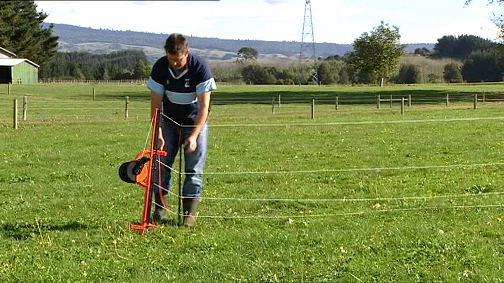 How to Install a Temporary Paddock - YouTube