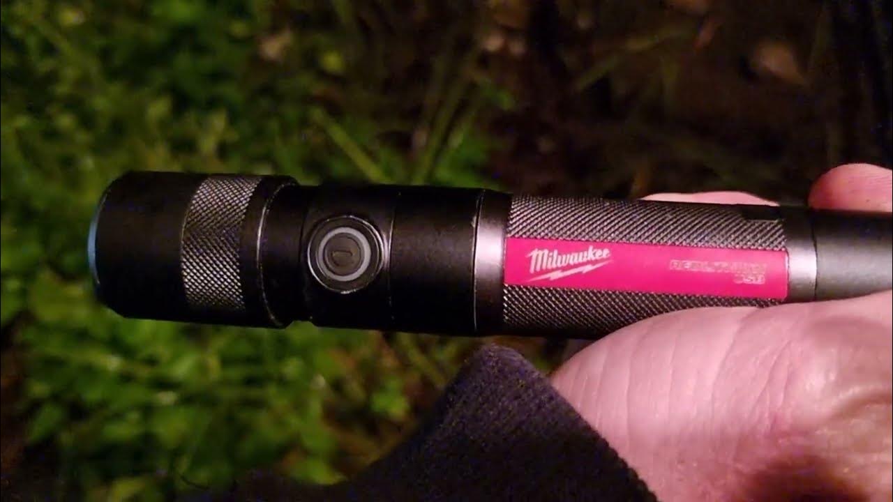 Dobbo's Milwaukee REDLITHIUM USB Rechargeable 1100L Twist Focus Flashlight 3.0Ah - YouTube