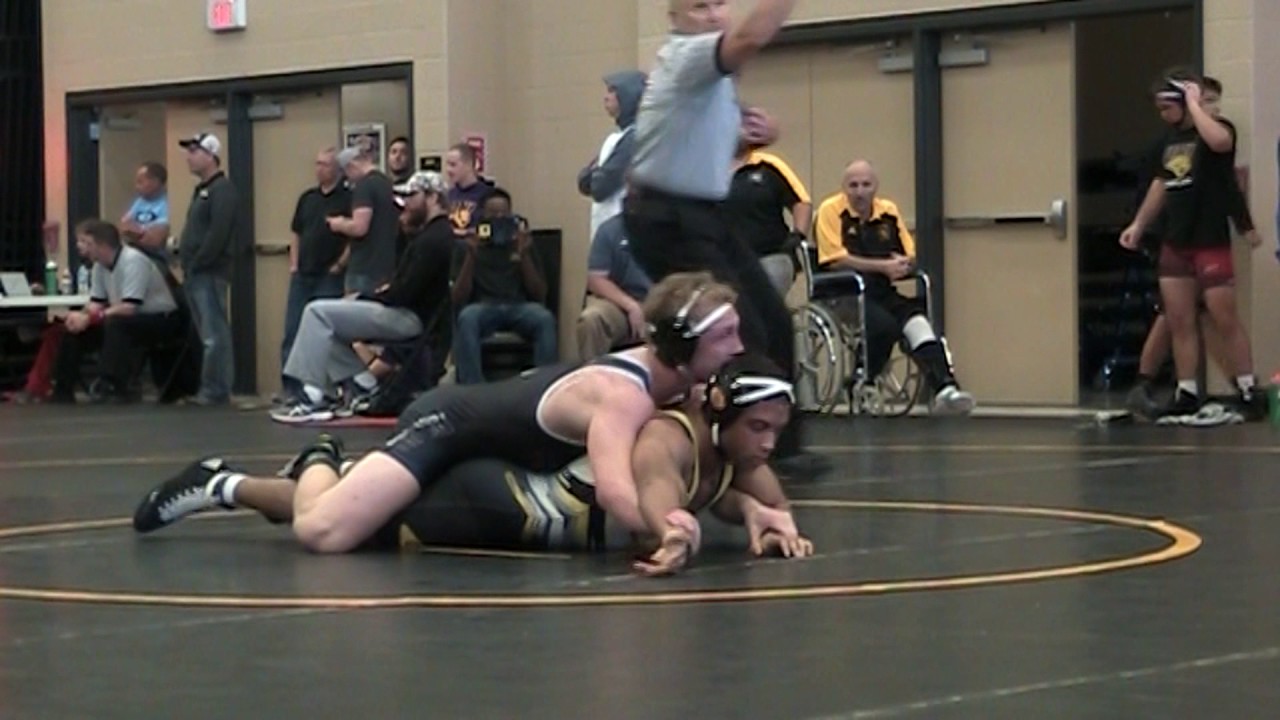 Kaleb Young (Iowa) vs Trayvon Taylor (Ottawa) - YouTube