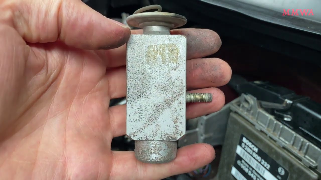 W124 Work today - AC rebuild on one, Battery on the other. - YouTube