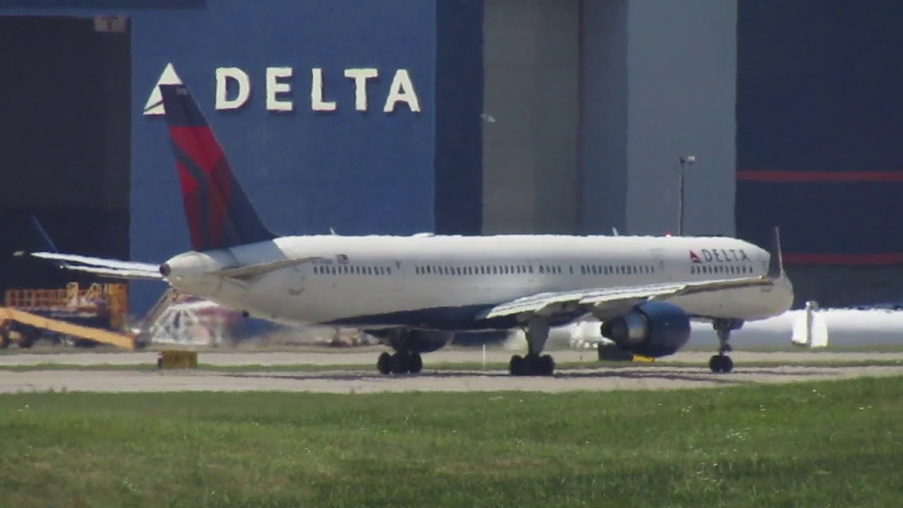 Plane spotting at cvg featuring delta 757 300 and more! - YouTube