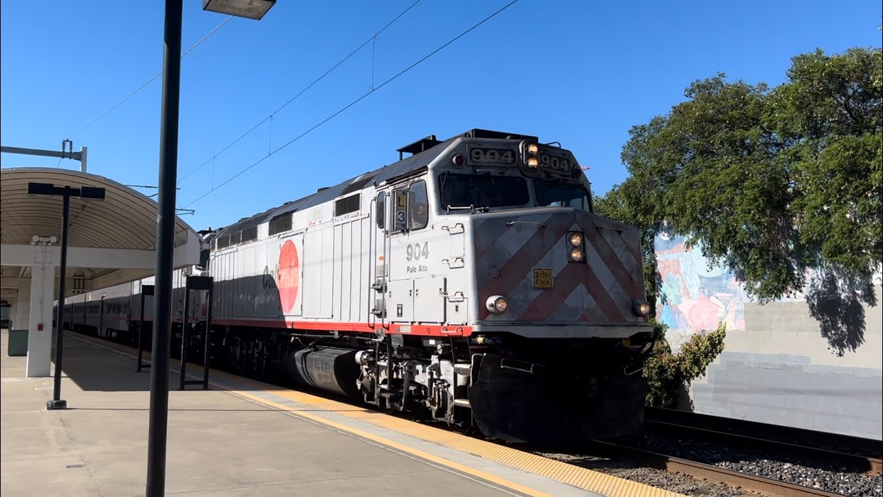 [Doubleheader] Caltrain Gallery Set in Limited Service 308 with F40PH ...