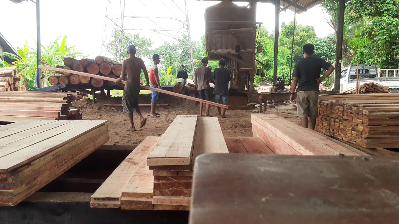 Wood Working Sawmills - YouTube