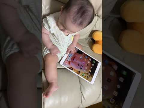 cute baby Using ipad - berry using ipad #shorts - YouTube