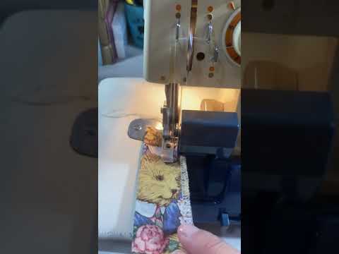 Brother Lock 526LCW - YouTube