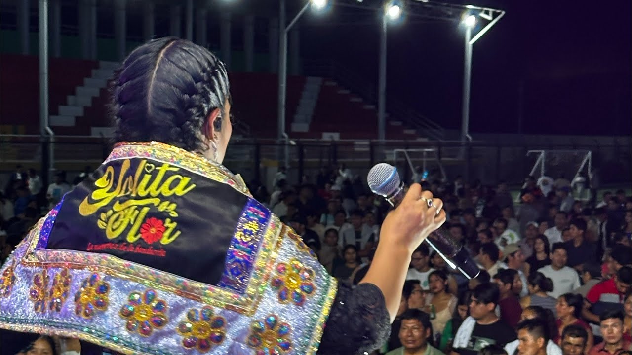 Presentación de Yolita Flor en Caylloma Arequipa 2025 - YouTube