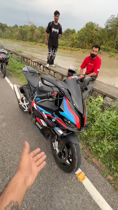 Yamaha R15 wale Ne Jab BMW S1000rr Ko Bajaj RS200 Samjhne ki Galti Kardi 😂 - YouTube