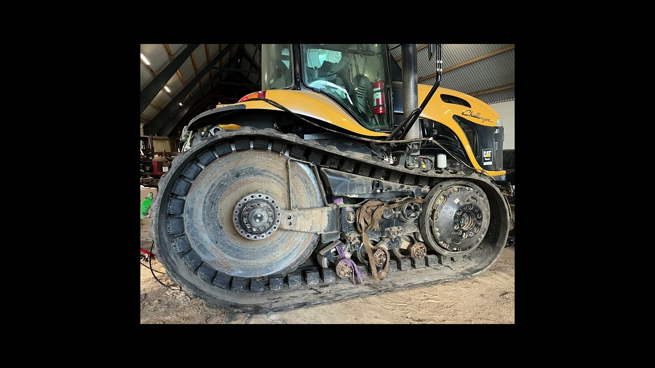 Bytar band på en Caterpillar Challenger MT765B - YouTube