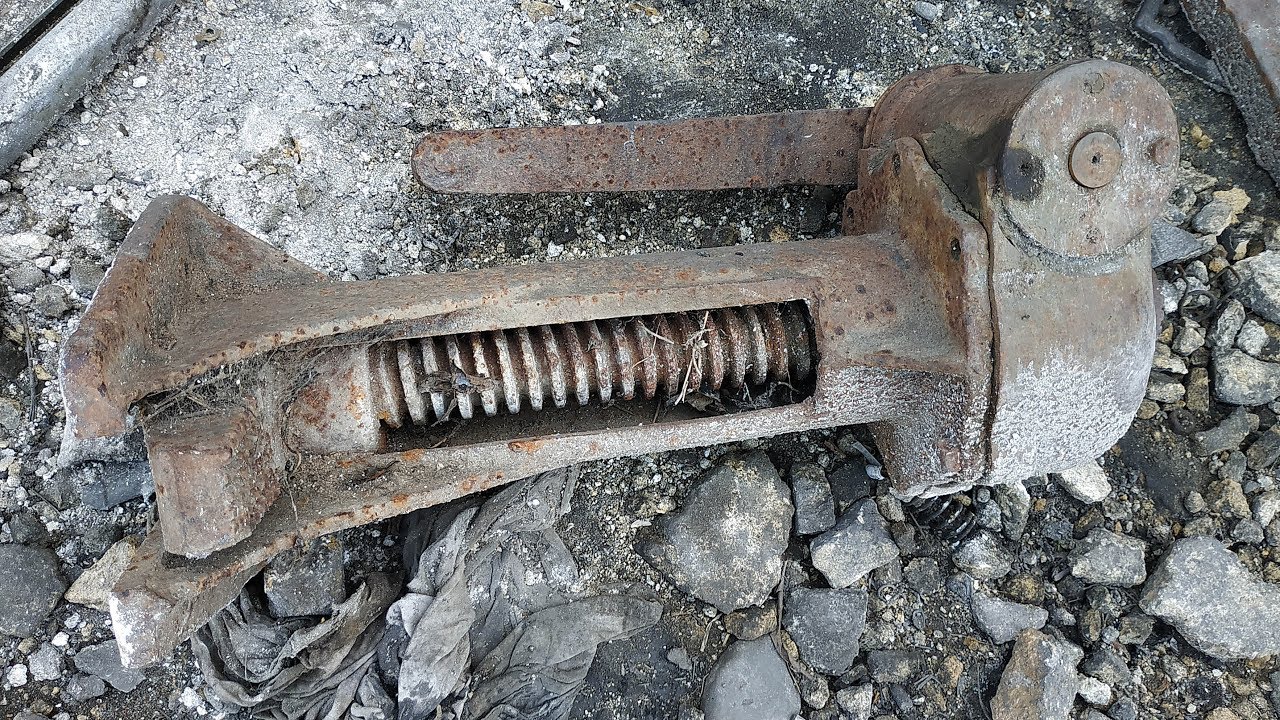 Railway jack restoring - YouTube