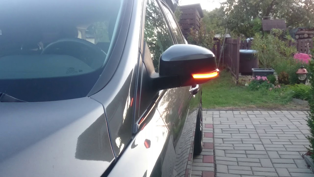 Ford Focus Dynamic turn signal LED side mirror - YouTube