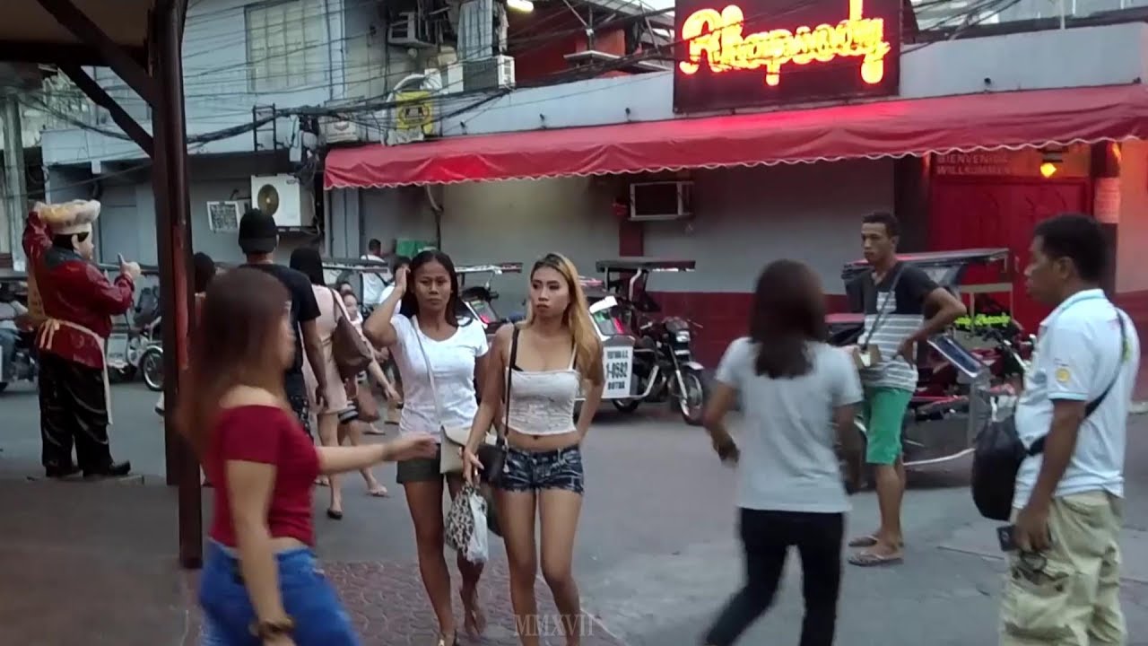 Fields Avenue Walking Street Slowly Comes Alive Angeles City Mt Mmxvii Youtube