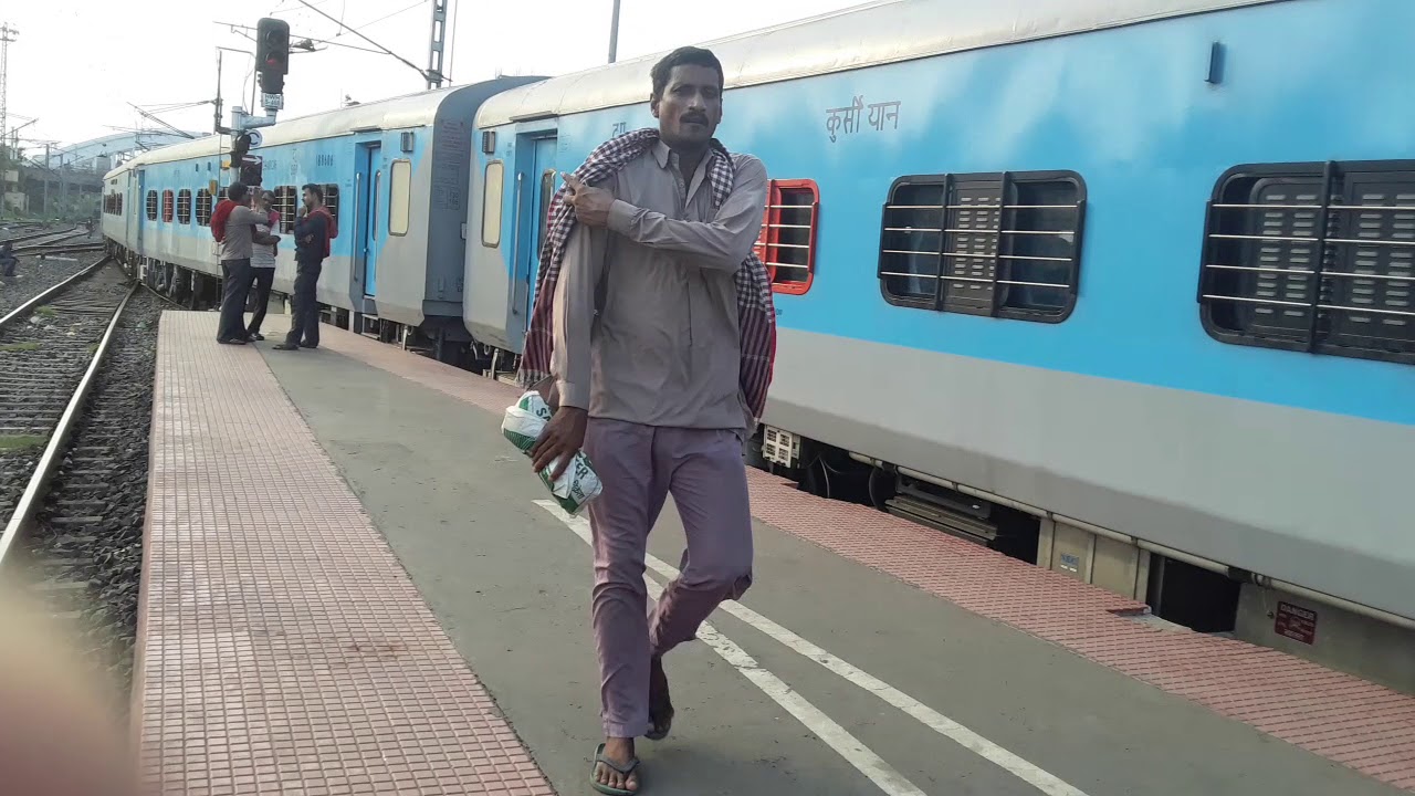 All new howrah-tata steel superfast express arriving howrah with diesel ...