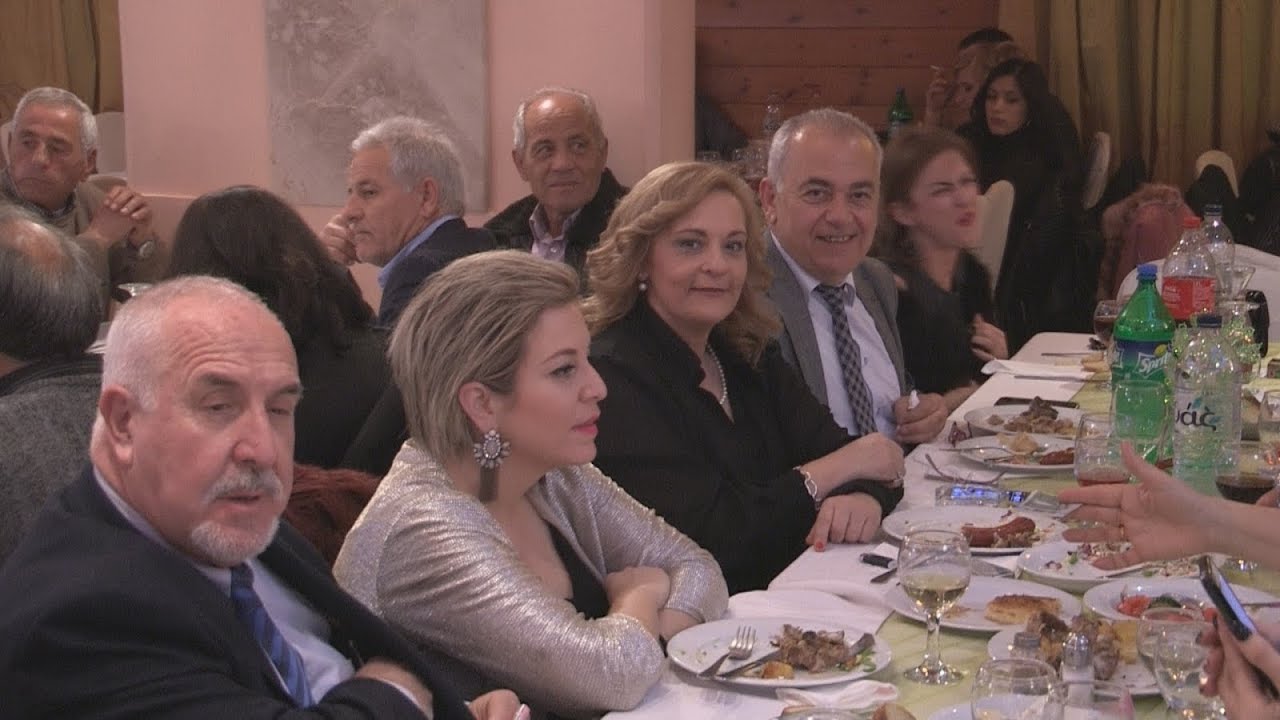 O αποκριάτικος χορός του Συλλόγου Αγγελοκαστριτών Κορινθίας - YouTube