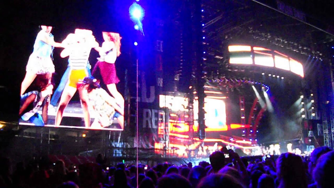Taylor Swift: "22" Live @ Soldier Field: Chicago, IL. 8-10-2013. - YouTube