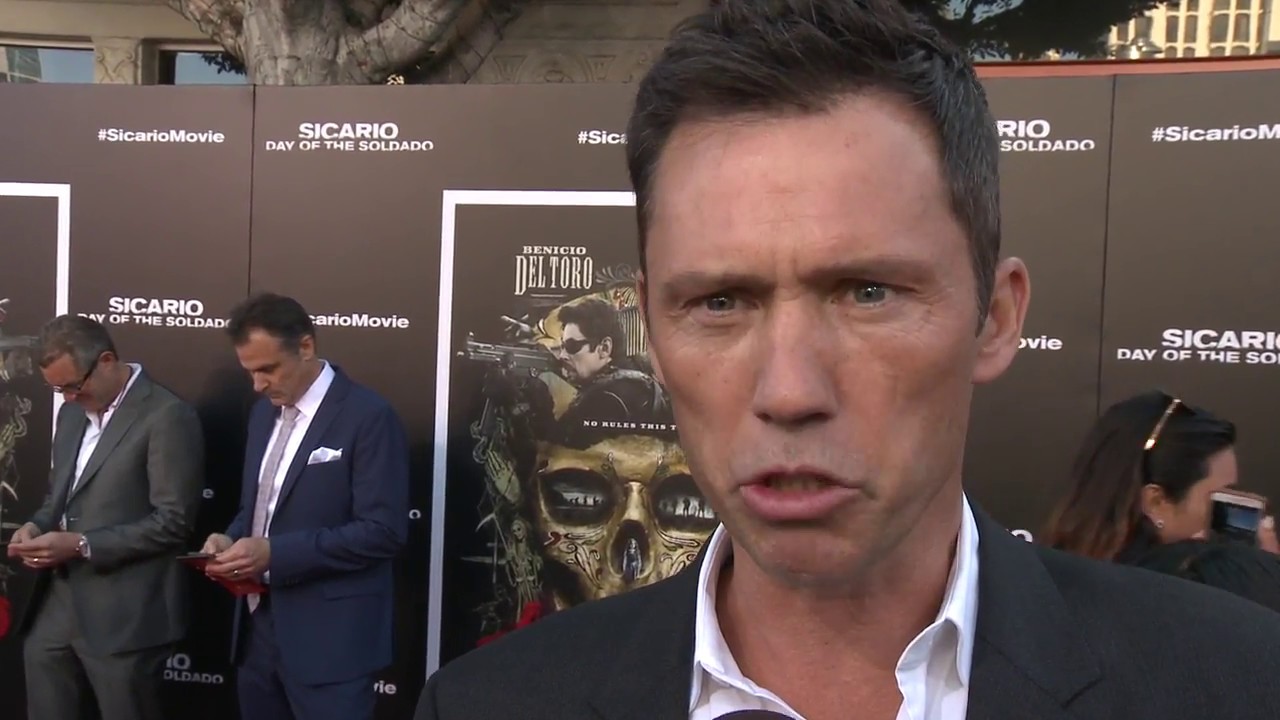Sicario Day Of The Soldado LA Premiere - Itw Jeffrey Donovan (official ...